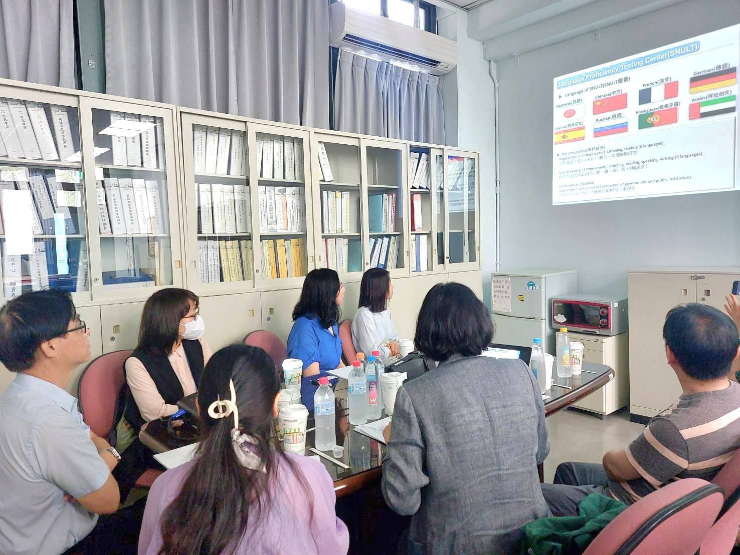 KLEC of Seoul National University visited the Language Center of NUK to ...