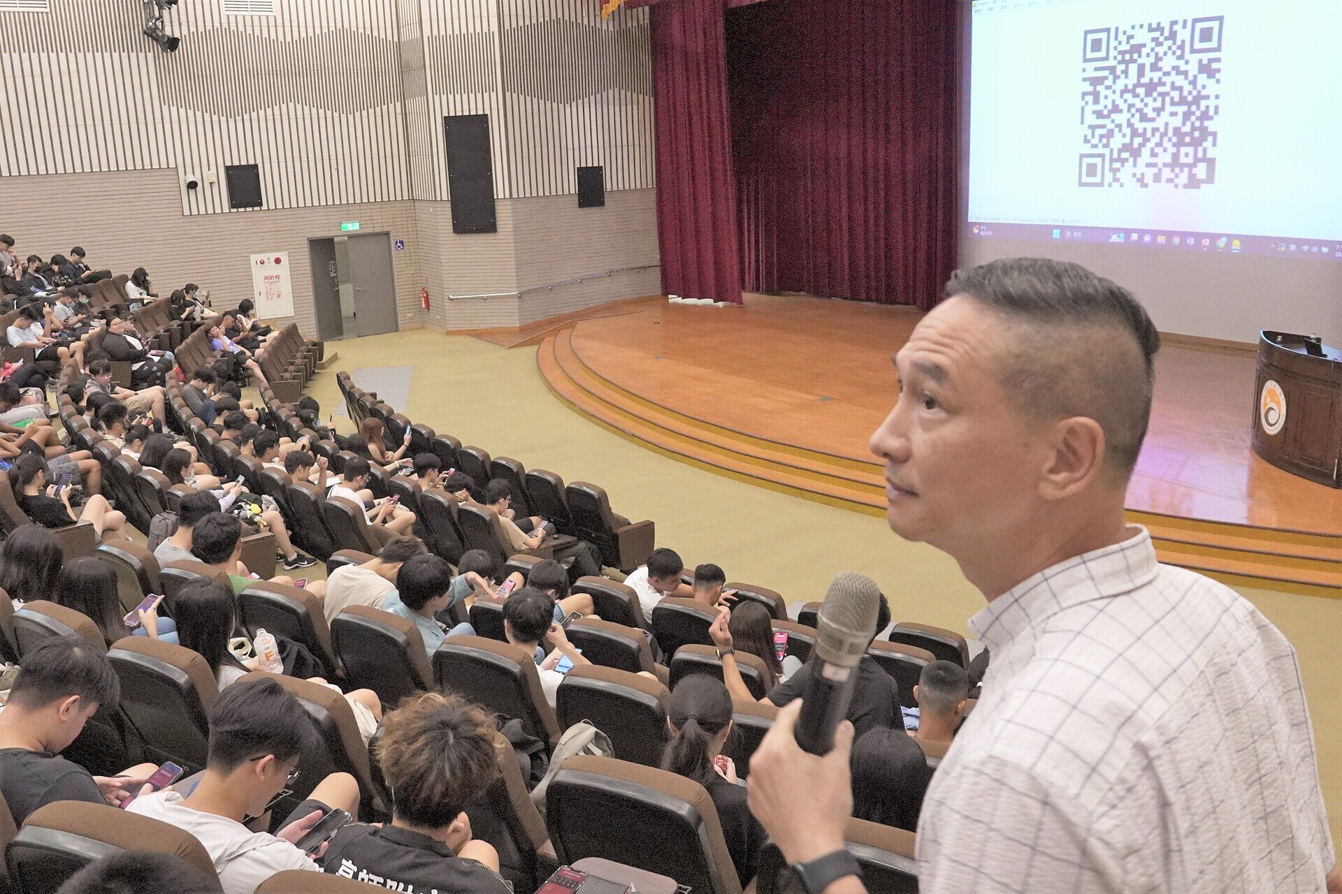 Love Expert Yang-Ching Tseng Imparting Freshmen with "The Little Things ...